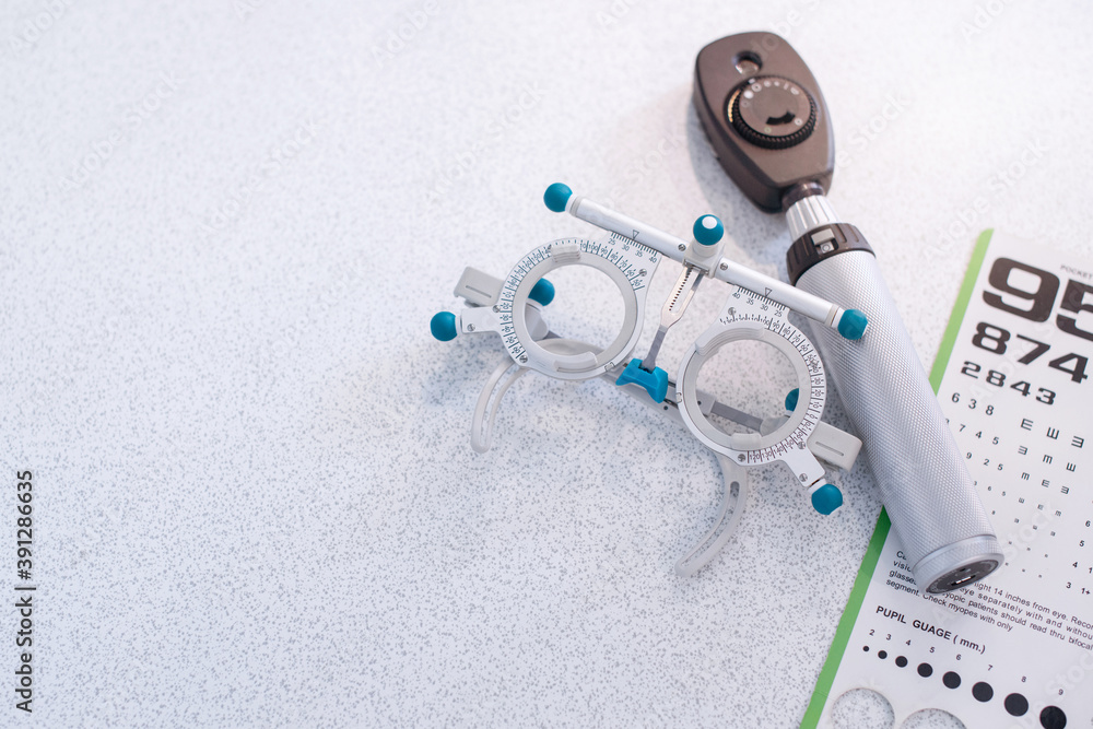 Experimental framework and ophthalmoscope on chart for measure visual ...