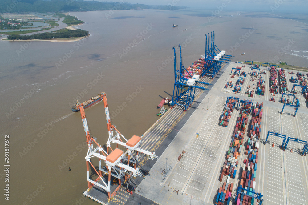 Foto de Aerial view, top view cargo ship port in the export, import by ...