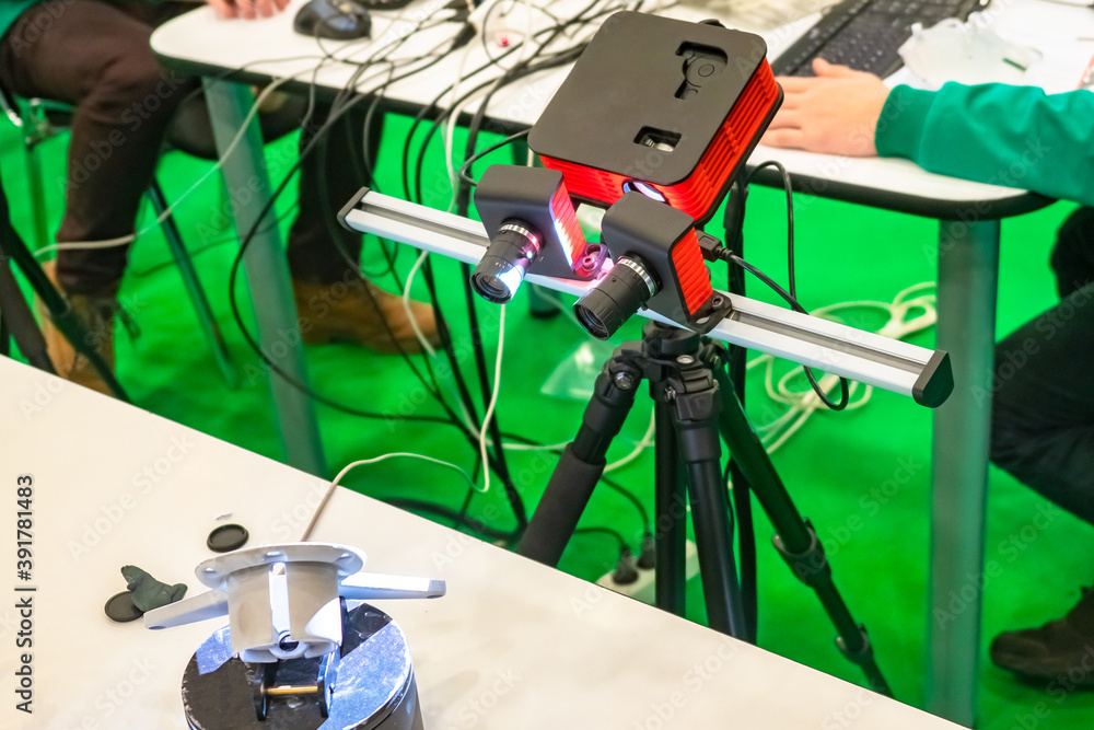 Stockfoto med beskrivningen 3D scanner. Scanning a three-dimensional ...