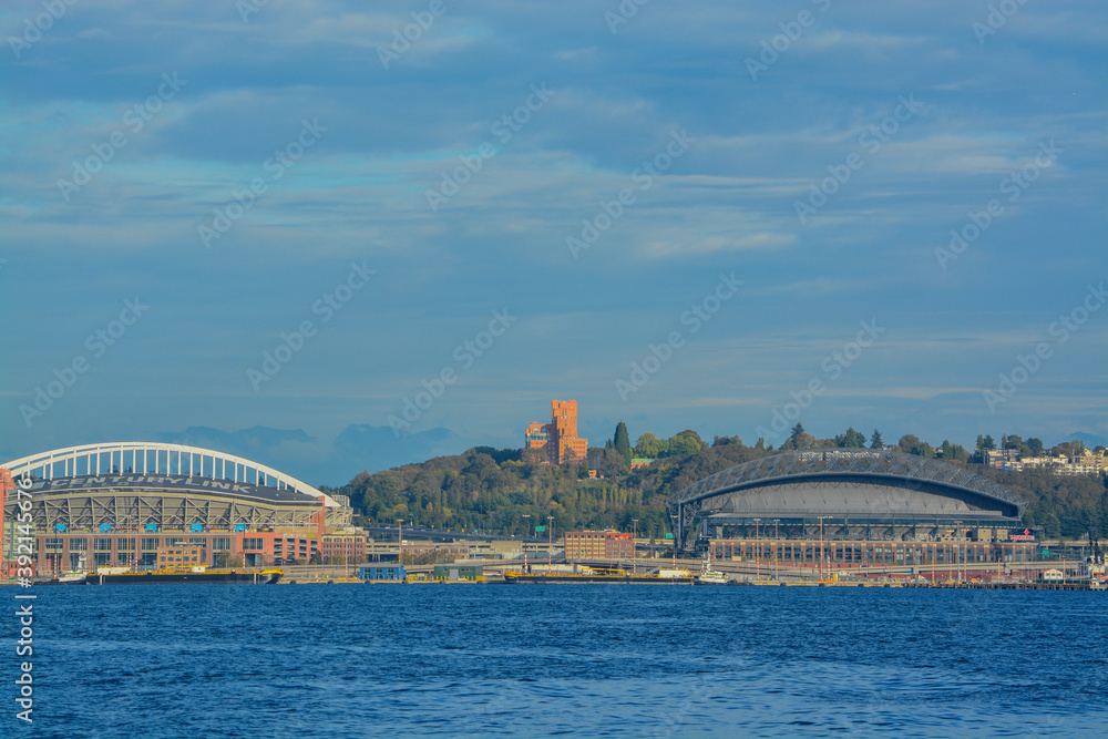 Poster The downtown Seattle waterfront and skyline on Elliott Bay in ...