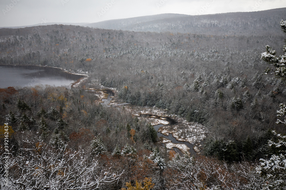 Lake of the Clouds in snow and winter at Porcupine Mountains Wilderness ...