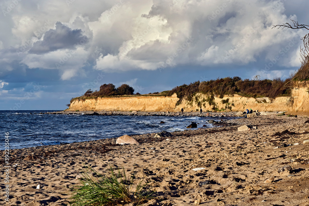 Sonnenuntergang am Steinstrand von Dranske auf der Insel Rügen. Stock ...