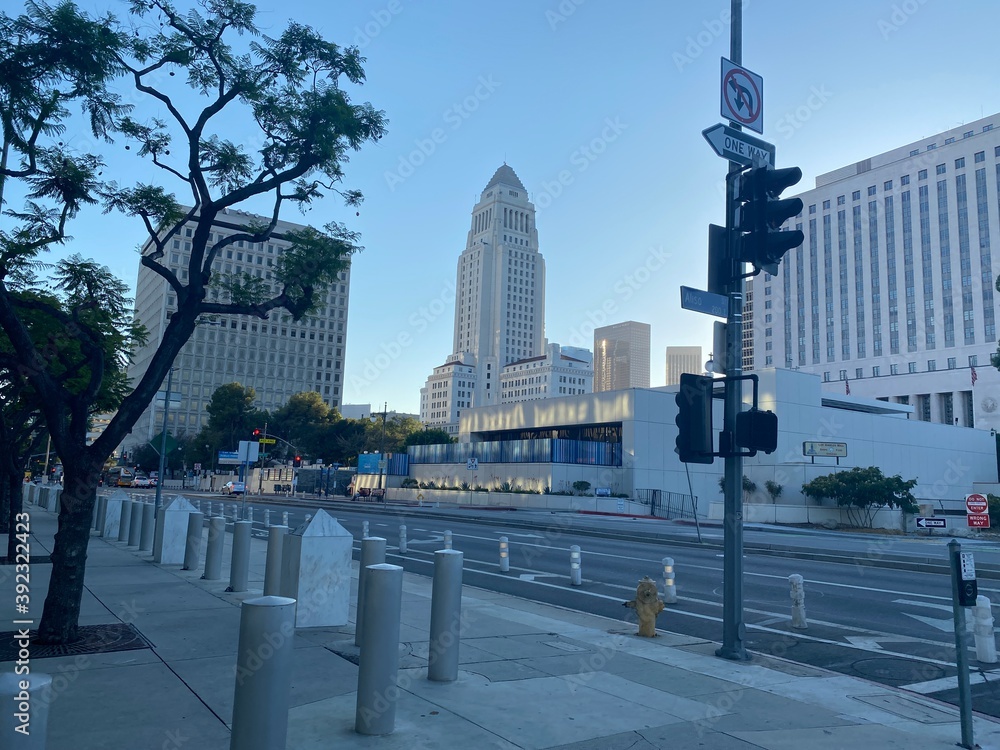 LOS ANGELES, CA, AUG 2020: City Hall surrounded by federal and local ...