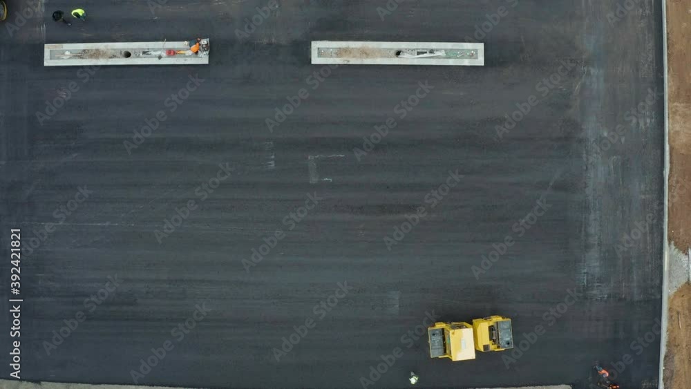 Vidéo Stock Aerial top view of roadworks with asphalt paver (asphalt ...