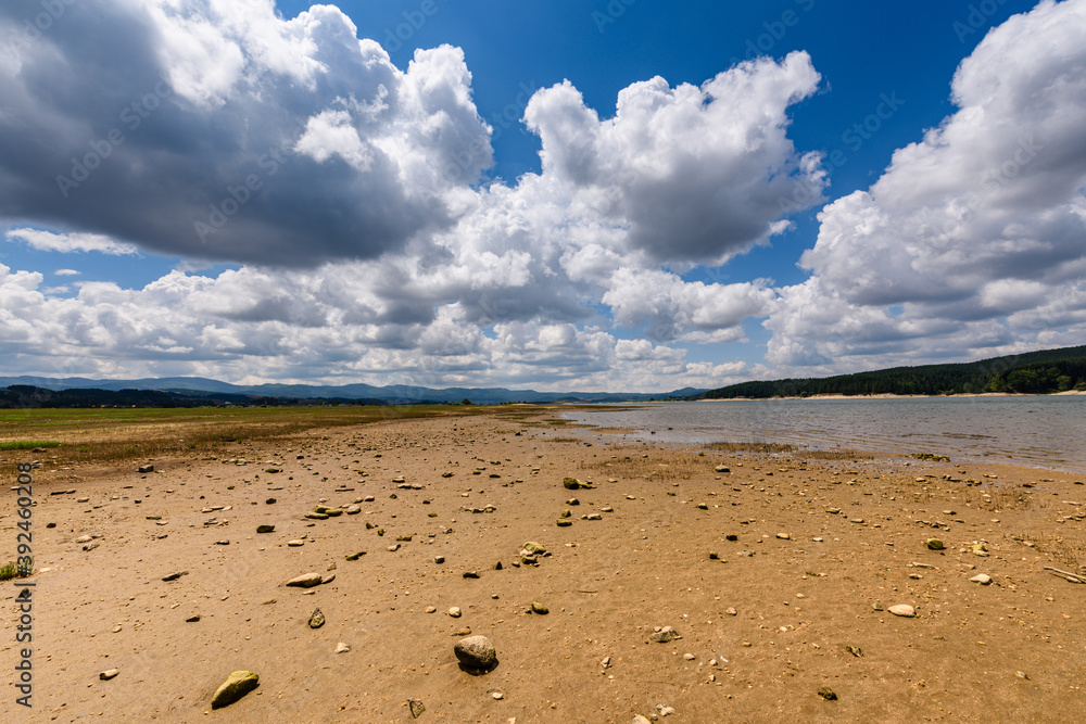 Lago Cecita, Parco naturale della Sila, Calabria, Italia Stock Photo ...