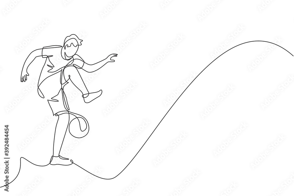 One continuous line drawing young sporty man soccer freestyler player ...