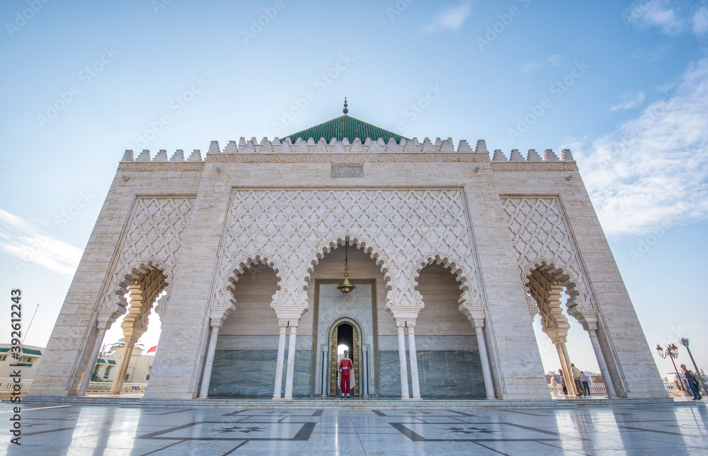 Póster The Mausoleum of Mohammed V and the Hassan Tower on the Yacoub ...