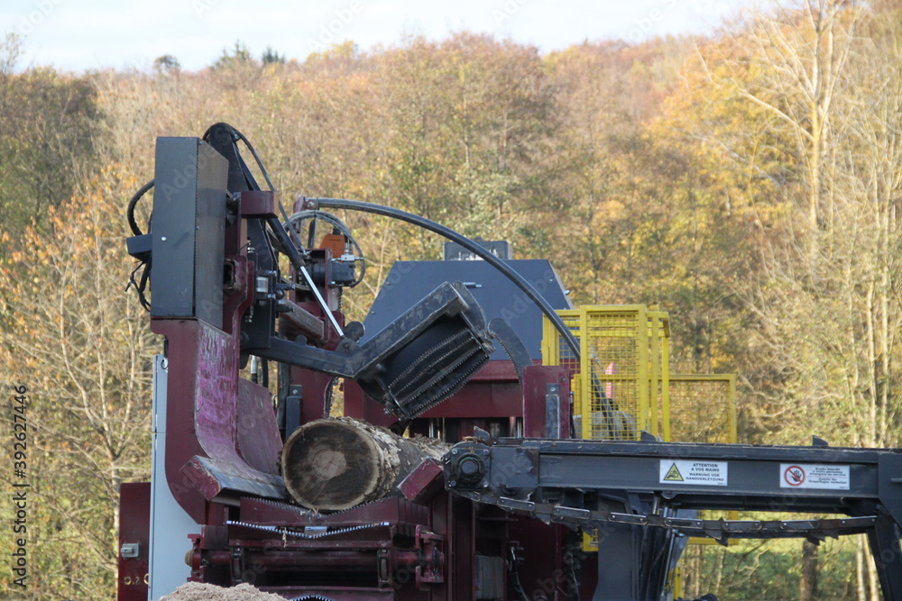 Machine à bois fendeuse bois de chauffage Stock Photo | Adobe Stock