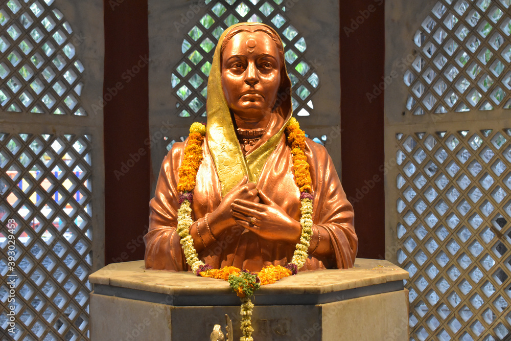 Statue of Rajmata Jijabai, mother of Chhatrapati Shivaji Maharaj at Lal ...