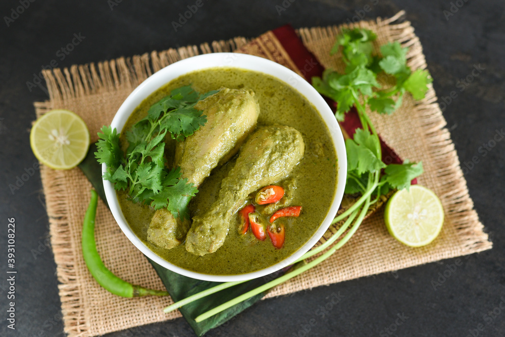 Green chicken curry, Thai chicken curry, Chicken Hariyali Tikka ...