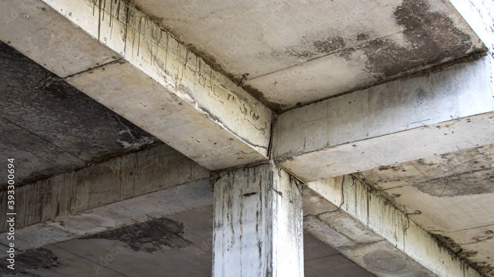 Old reinforced concrete floor with columns. Mold and mildew on an ...