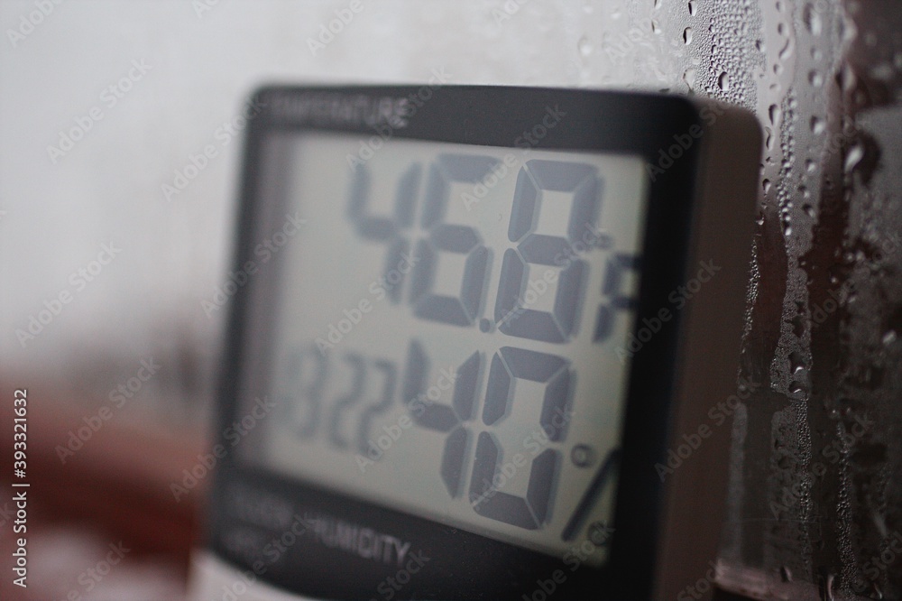 Measurement of air temperature, dew point, humidity with a device ...