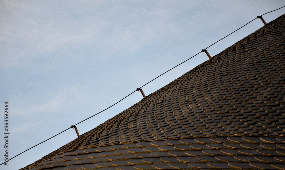 an earth wire must be installed on each gray slate roof which copies ...