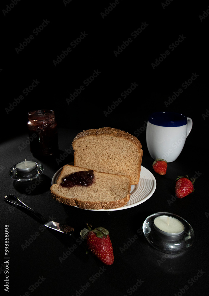 Te y pan integral , combinación perfecta para una dieta Stock Photo ...