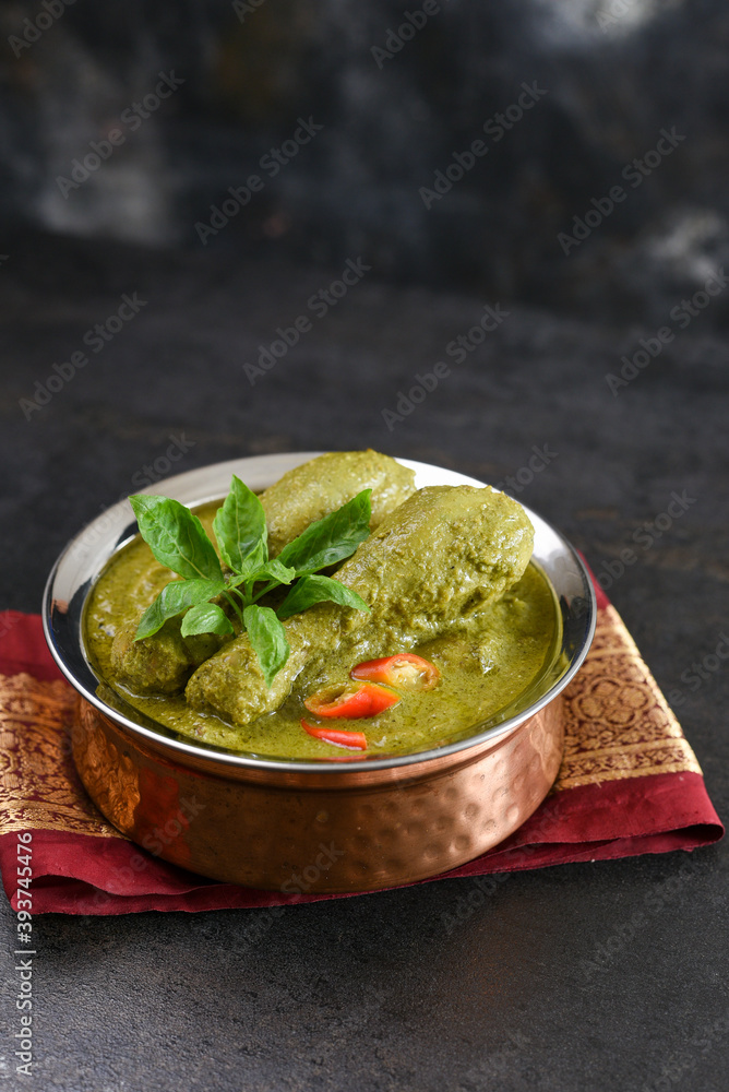 Andhra style chilli chicken curry , Chicken Hara Masala Korma , Green ...