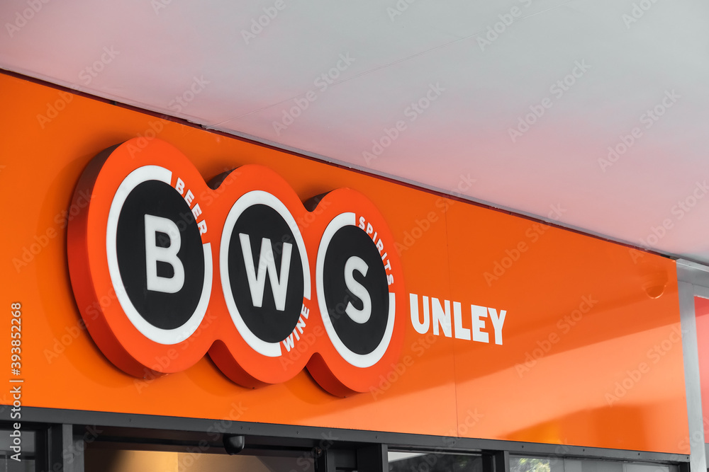 Foto de Adelaide, South Australia - August 17, 2019: BWS bottle shop ...