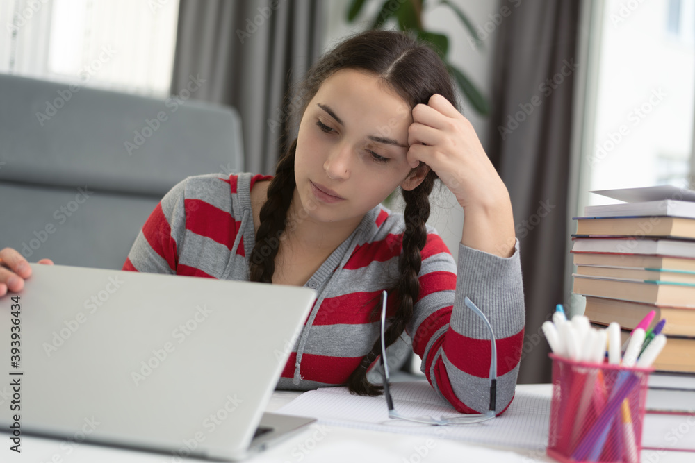 Foto de Social distancing student concept, education at home. High ...