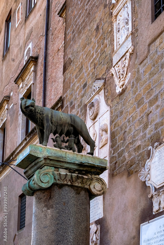 Capitoline Wolf ("Lupa Capitolina") - bronze sculpture depicting a ...