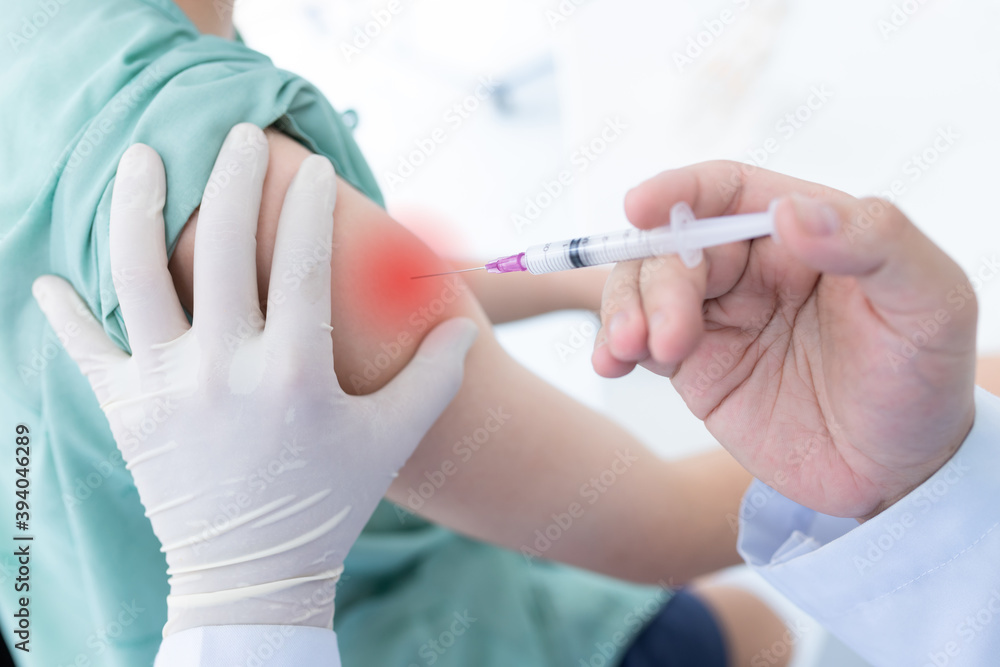 Close up Doctor making a vaccination in the shoulder of patient, Flu ...