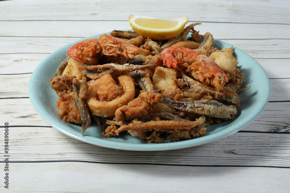 Ration of fried fish (squid, cod, anchovies, baby chopitos and ...