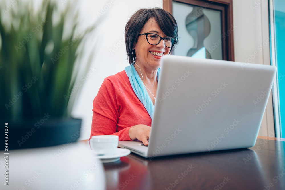 Mature woman using pc laptop indoor - Senior female smart working with ...