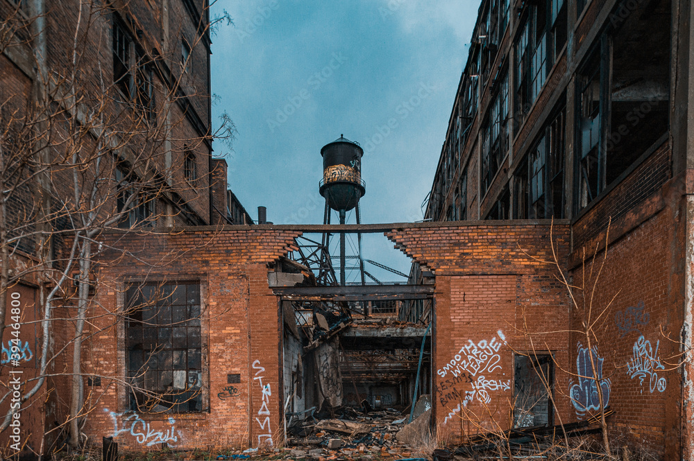 Foto de Detroit abandoned broken dystopian factory warehouse crumbling ...