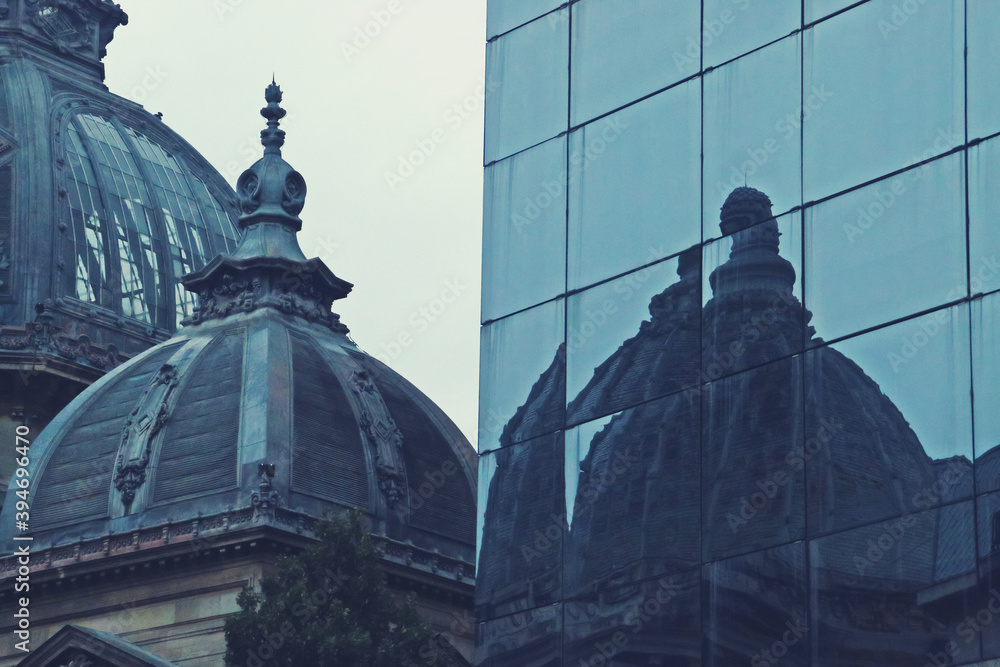 Foto de Cúpula del Palacio CEC y su reflejo, fue construida en 1900 ...