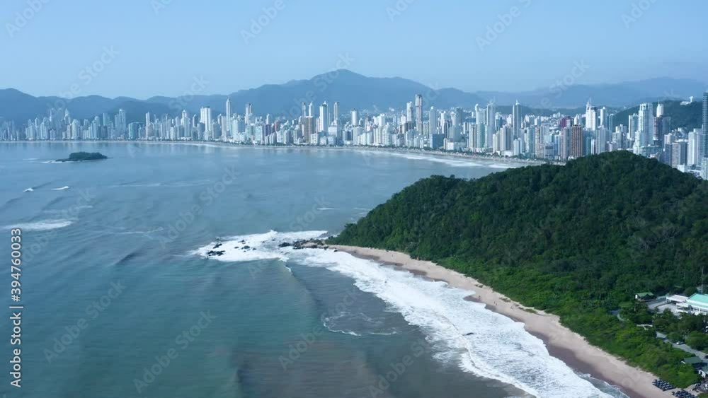 Aérea sobre o Morro do Careca e Praia do Buracao . Praia Brava e ...
