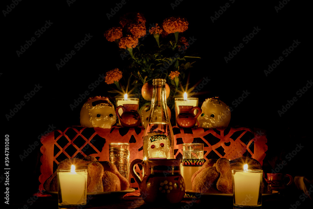 Photo & Art Print Ofrenda para la celebración de dia de muertos en ...