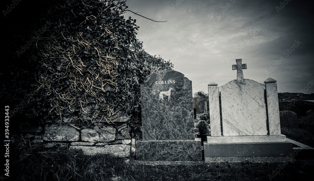 Ireland celtic cross at medieval church cemetery Old spooky cemetery ...