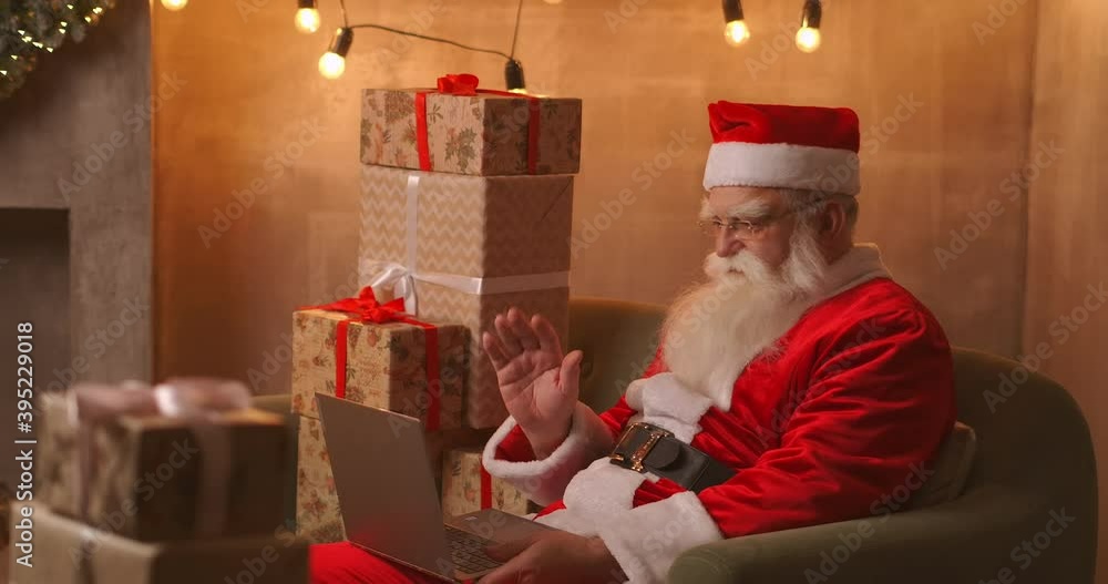 Stockvideon Santa Claus video calling tak to child on laptop hold ...