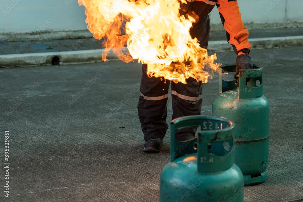 Man teaches how to use carbon dioxide (CO2) fire extinguishers to ...