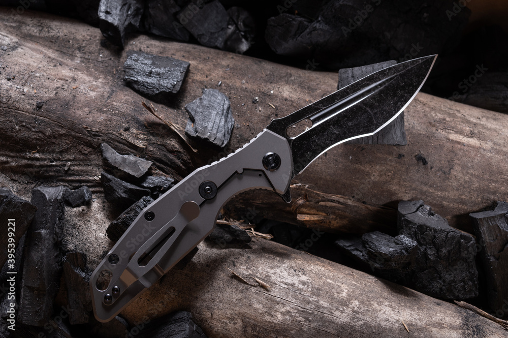 Foto de The reverse side of the knife. Knife with a clip for carrying ...