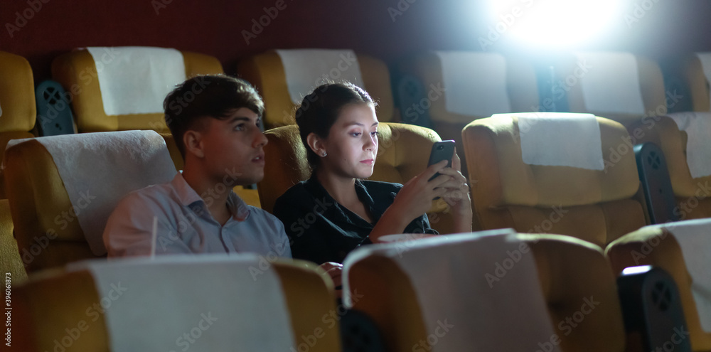 Foto de Do not use a mobile phone in the cinema. Group of diversity ...