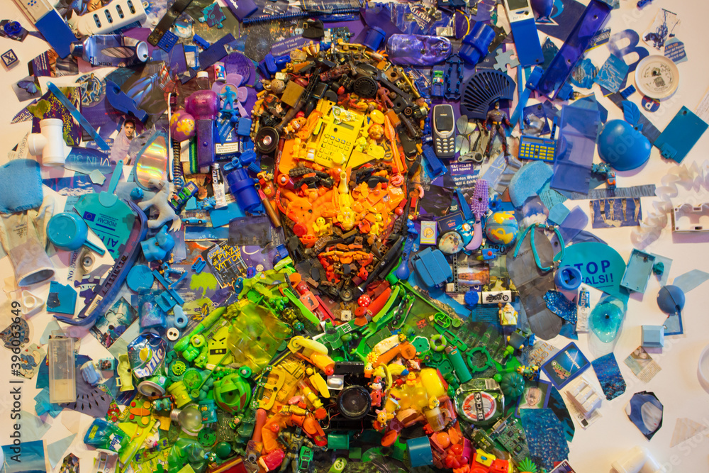 GARBAGE MUSEUM "MU-MU", RUSSIA - OCTOBER 2016: Exhibits of the museum ...