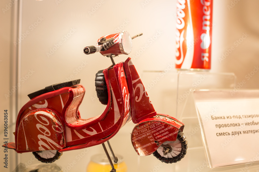 GARBAGE MUSEUM "MU-MU", RUSSIA - OCTOBER 2016: Exhibits of the museum ...