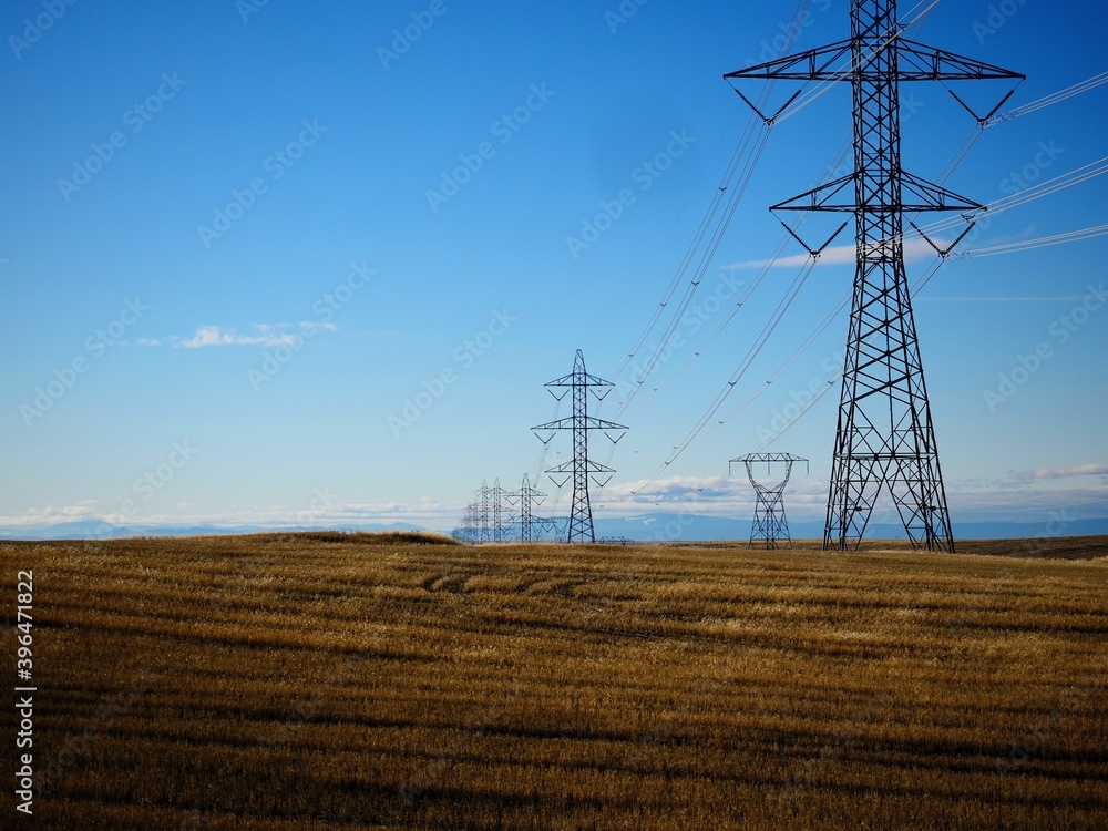 high voltage electric transmission lines in eastern Oregon Stock Photo ...