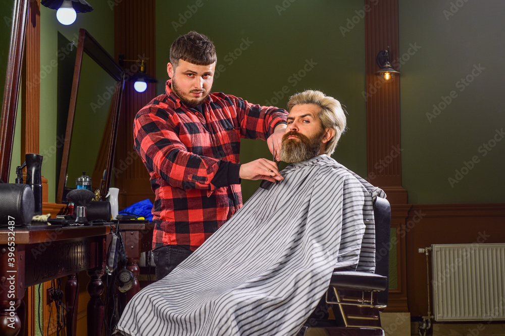 Foto de Cool and confident. barber tools in barbershop. handsome ...