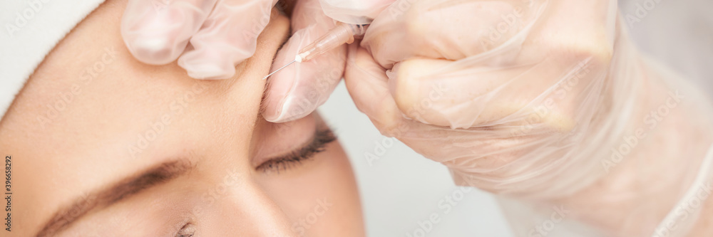 Forehead injection at spa salon. Doctor hands. Closeup. High quality ...
