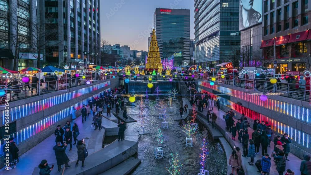 Seoul, South Korea - December 23, 2018: Cheonggyecheon stream, people ...