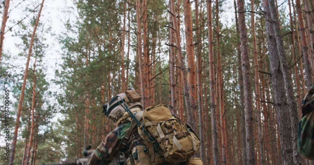 The commander of fully equipped soldiers in camouflage uniforms orders ...