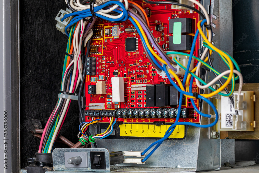 Foto de Closeup of heater circuit control board inside of furnace ...
