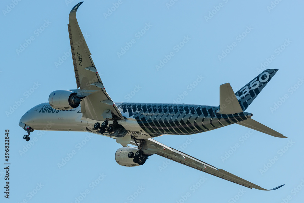 Foto de August 30, 2019. Zhukovsky, Russia. long-range wide-body twin ...