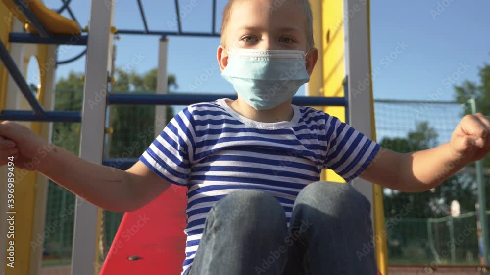 Vidéo Stock After lockdown,child plays outside.face of child wearing ...