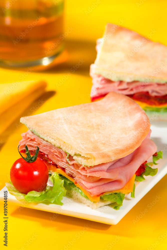 sandwich de presunto pão arabe Stock Photo | Adobe Stock