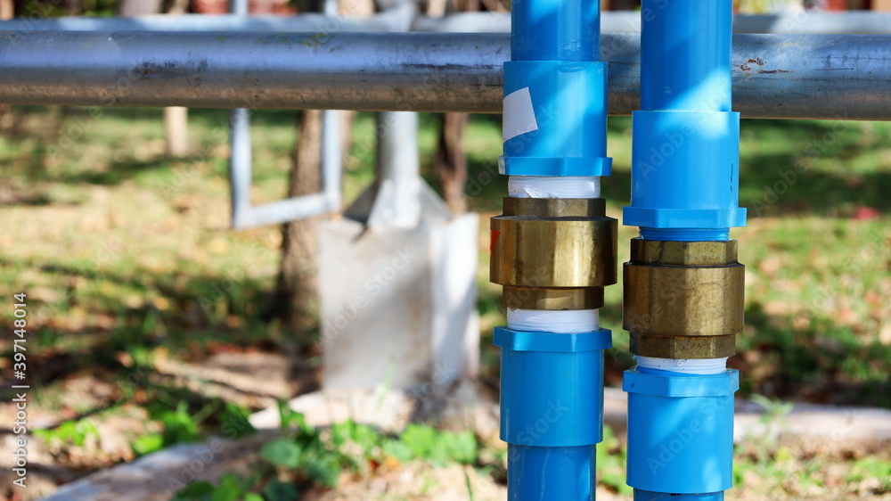 Foto de Brass double check valve on PVC pipe. Spring-loaded check valve ...