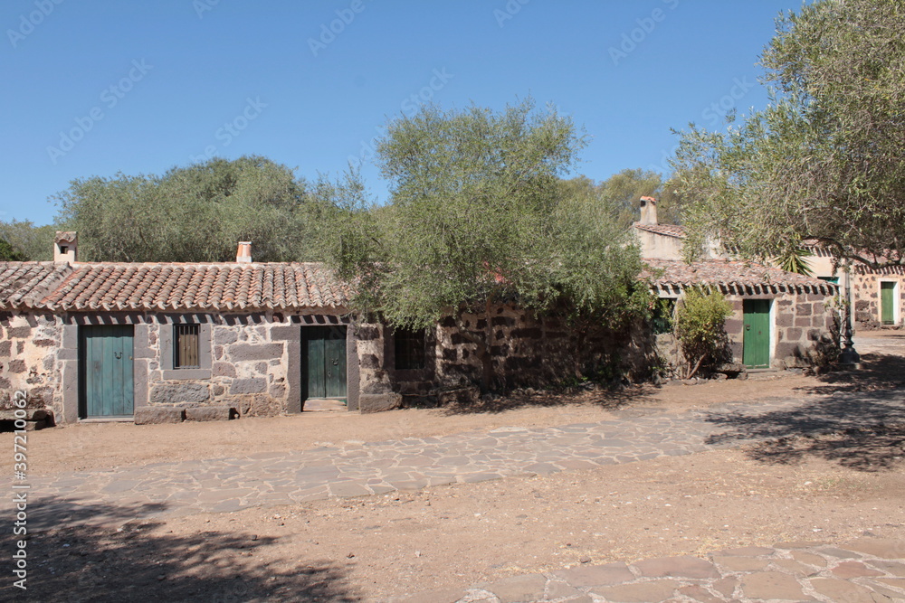 Foto de il villaggio paleocristiano di santa cristina con le tipiche ...