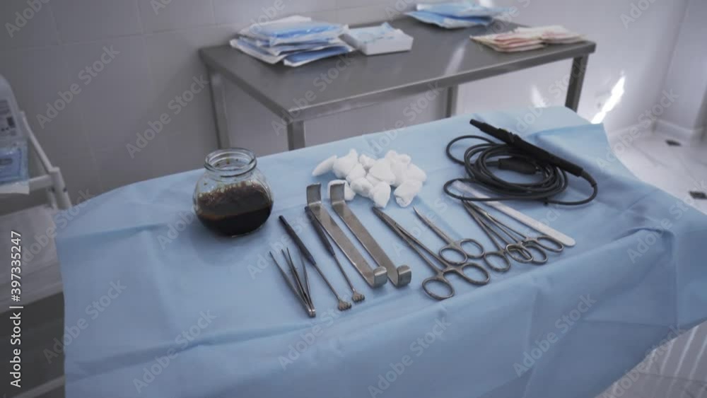 Video „A table with surgical sterile instruments, scalpels and clamps ...