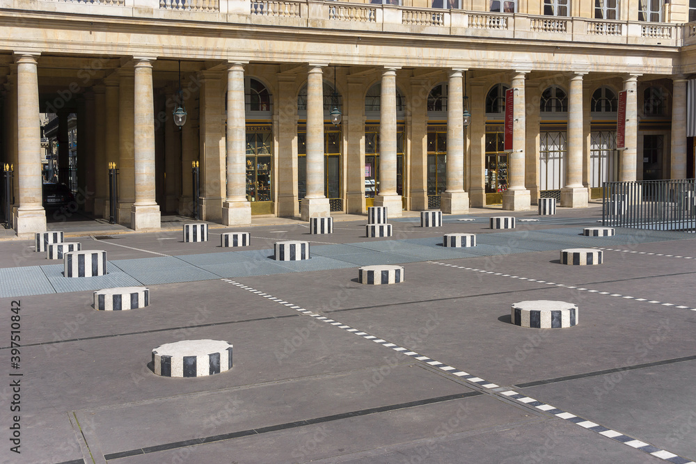 Columns Buren (The Colonnes de Buren, 1985): 260 black and white ...