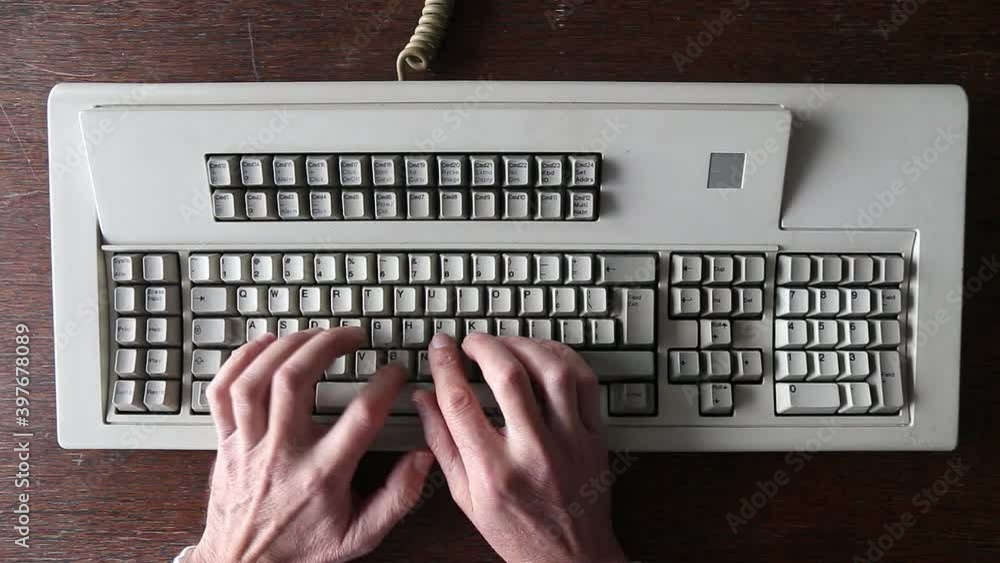 Vidéo Stock Touch typing on a big vintage Model F clicky keyboard with ...